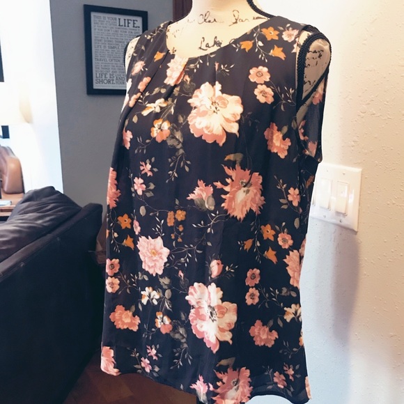LOFT | Tops | Loft Outlet Dark Grey Floral Top | Poshmark